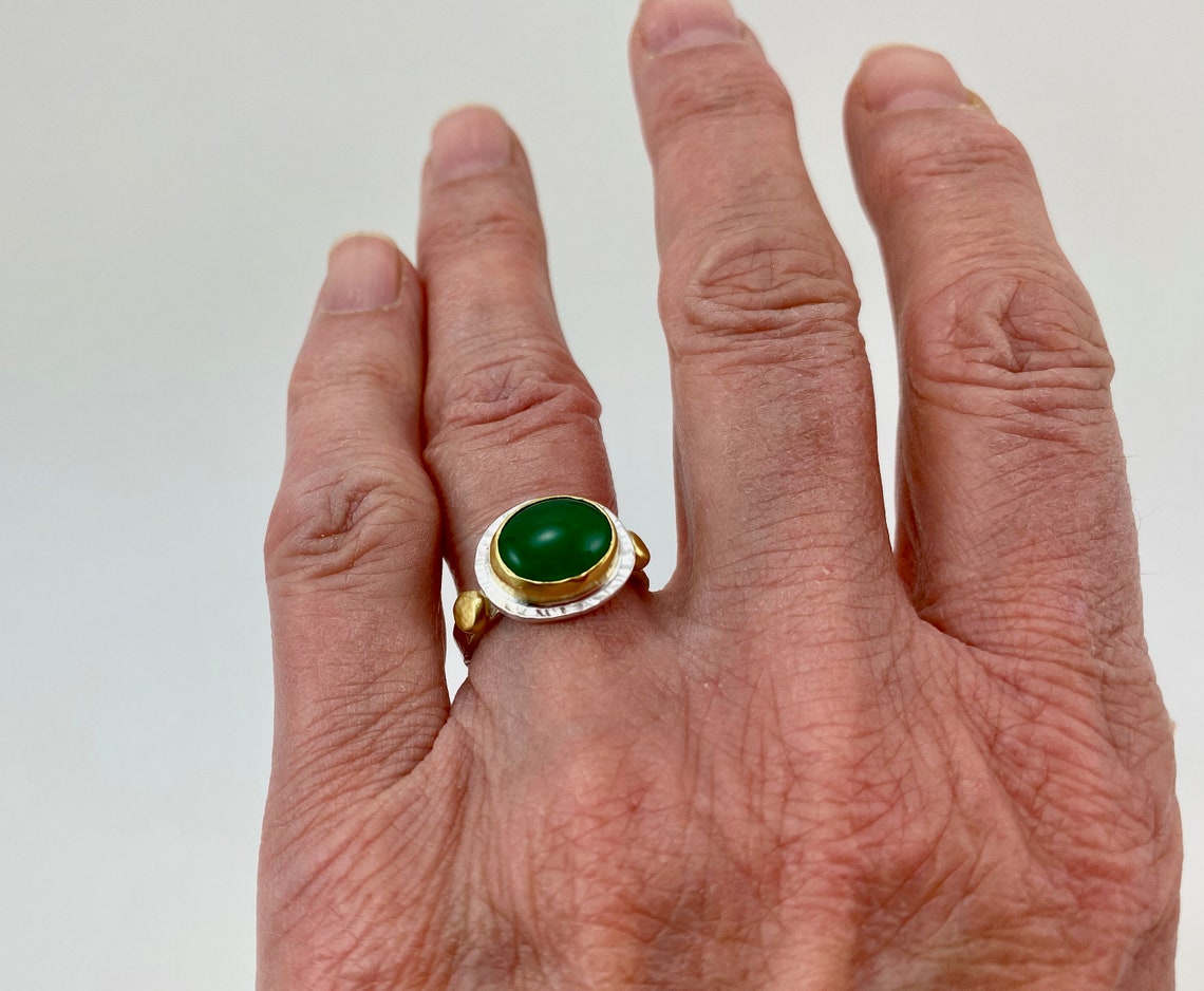 Anillo de piedra verde anillo de jade anillo de talla 6 3/4 | Etsy