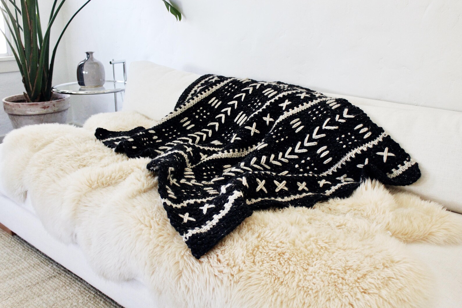 Crochet Pattern // African Mali Mudcloth Bogolanfini Modern - Etsy