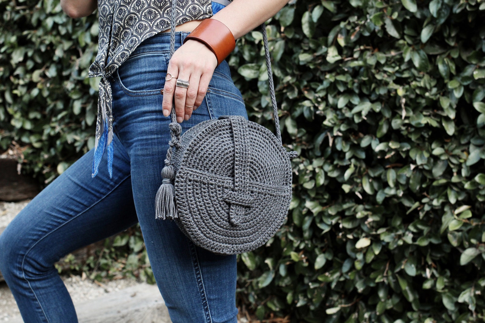 Crochet Pattern // Sturdy Circle Round Tassel Purse Bag Front - Etsy