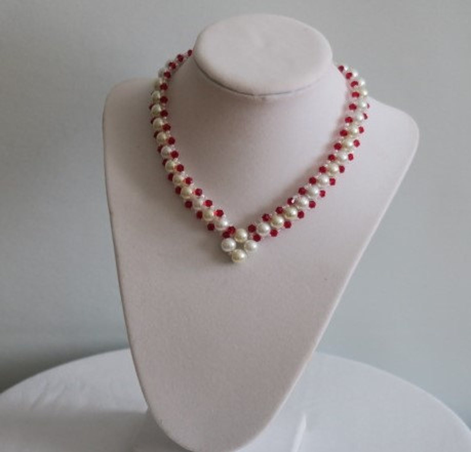 Red and White Pearl Necklace - Etsy