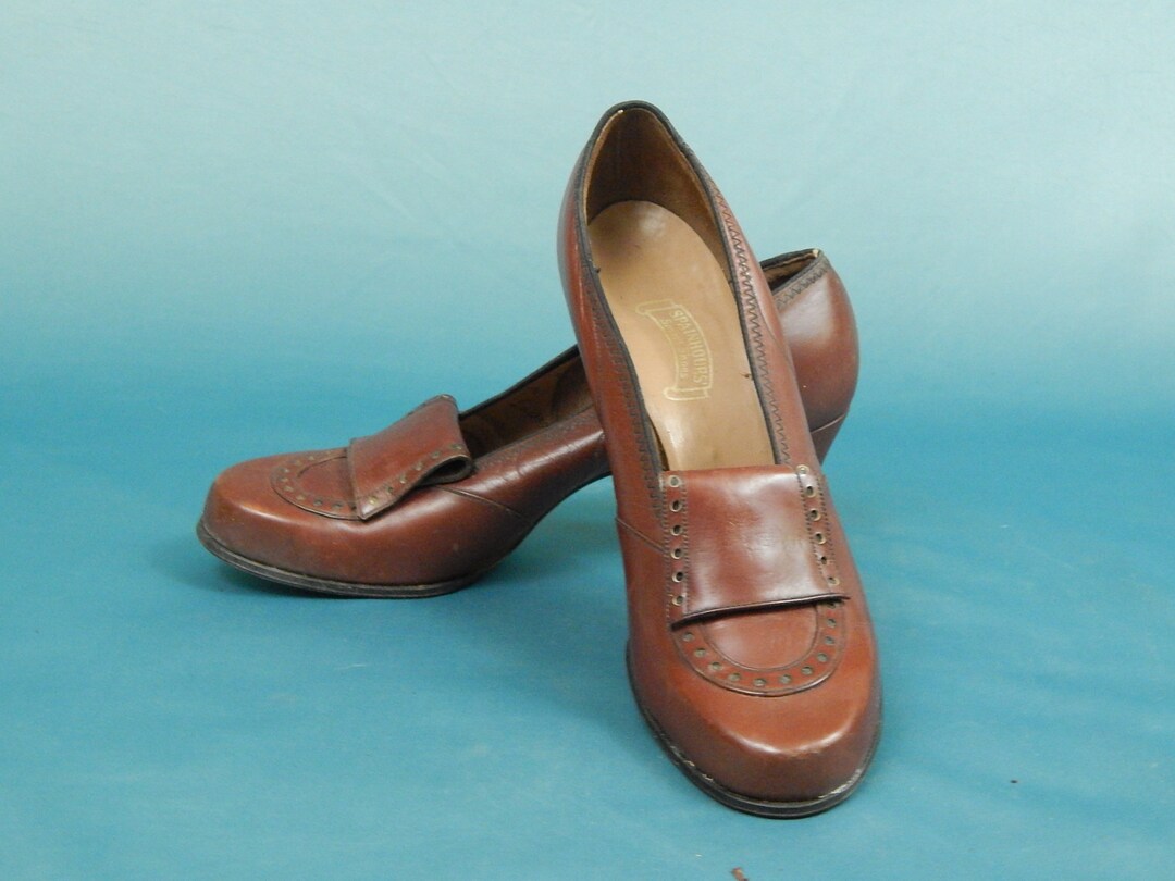 Brown Rounded Toe Pumps 9 AAA Narrow 40's Chunky Heel Folded Tongue ...
