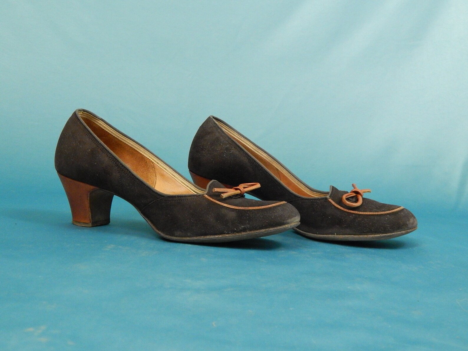 Brown Suede 40's Pumps 7.5 AA Narrow Dark Brown Rounded Toe Shoes ...