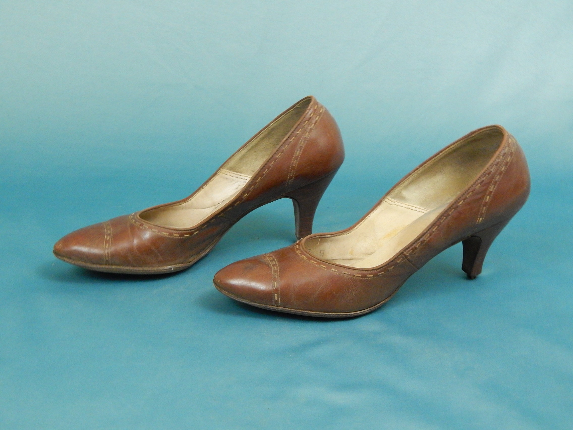 Vintage 50s Brown Leather Pumps, Pointed Toe Heels (size 7.5 AA) - Etsy