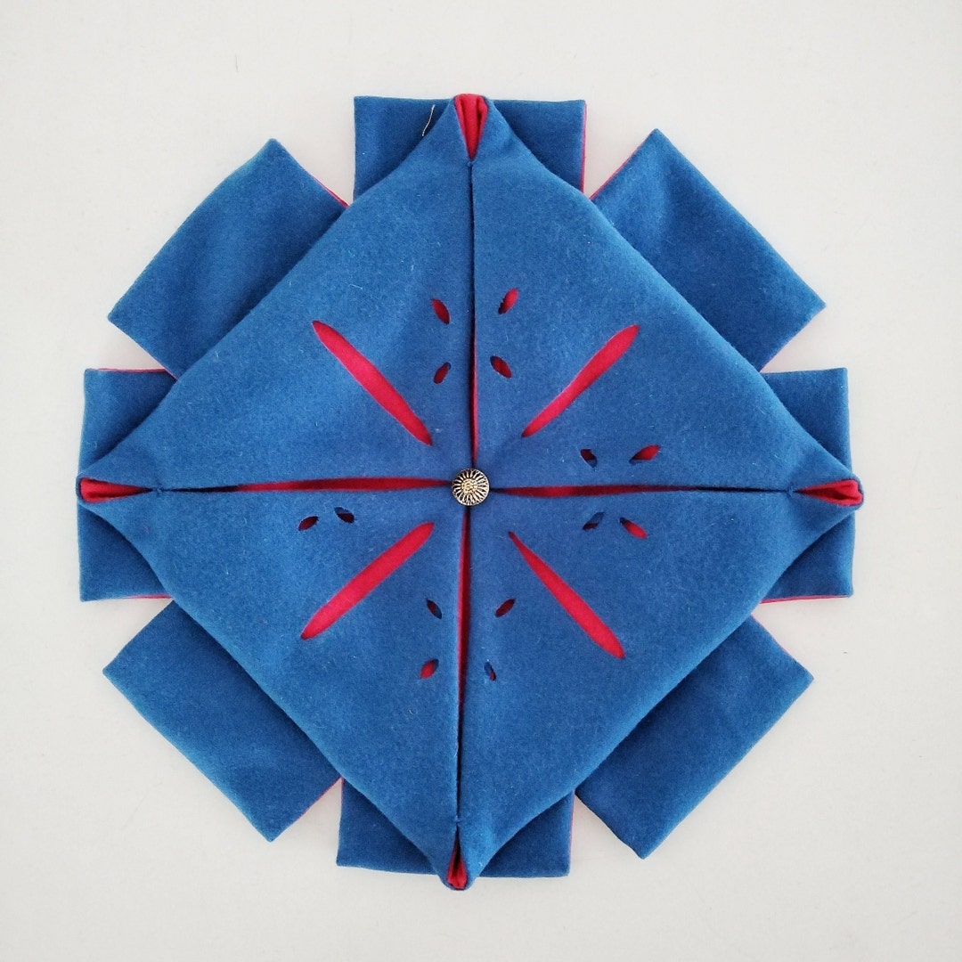 Landsknecht Slashed Blue and Red Wool and Linen Tellerbarett for ...