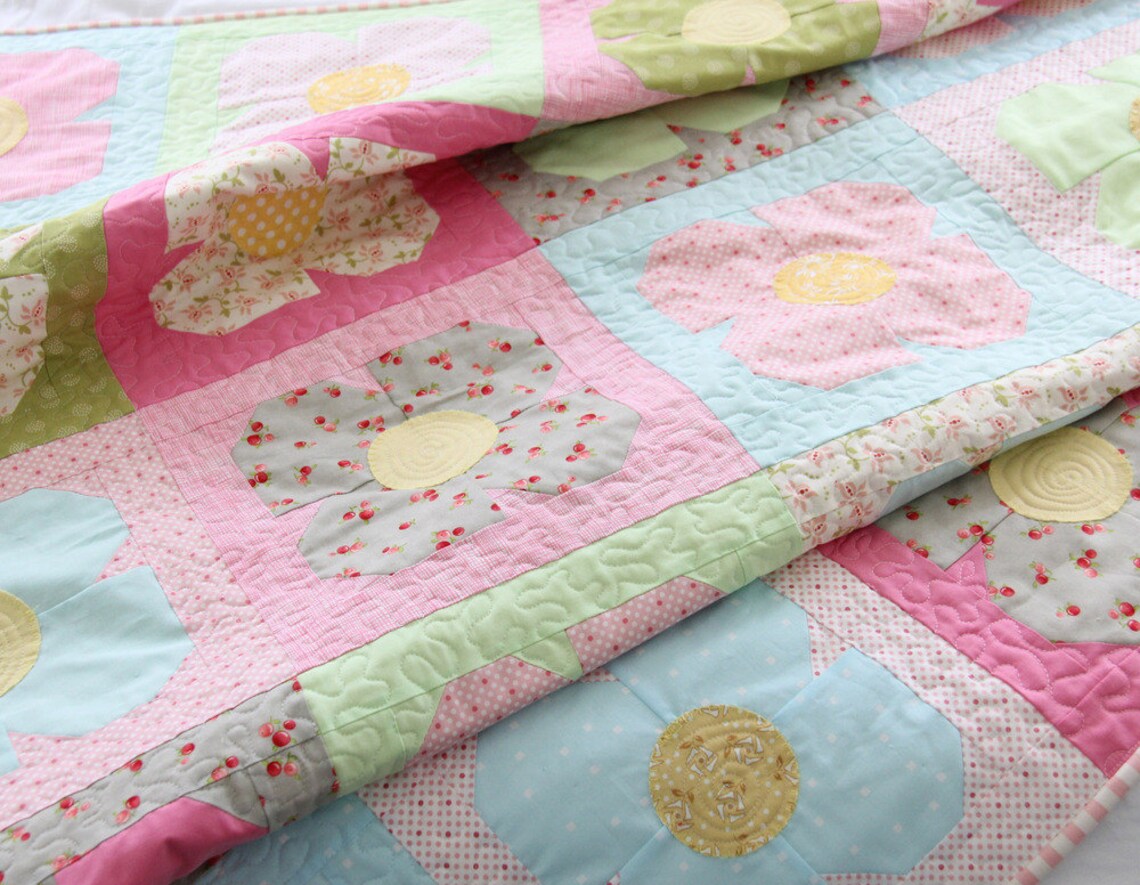 Sophie Quilt Pattern 132 by Cluck Cluck Sew Pretty Flower - Etsy