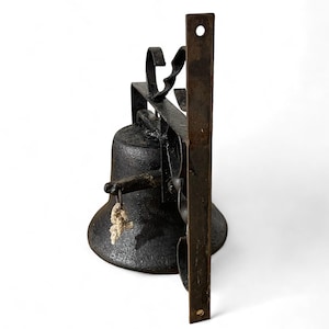 Vintage Cast Iron Dinner Bell - Large Heavy Duty Wall, Post Mount ...