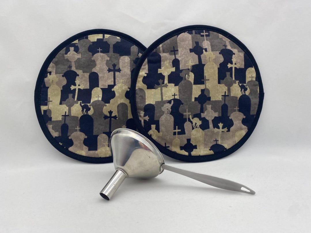 Two Pot Holders GRAVEYARD, Cemetery, Headstones, Funeral, Hearse, Death, Boneyard, Skulls - Etsy