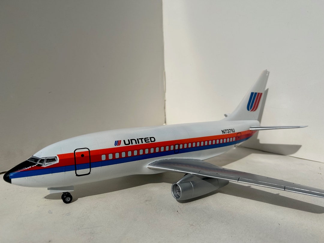 Boeing 737 Airliner- United Airlines- Plastic Scale Model Airplane- - 1 ...
