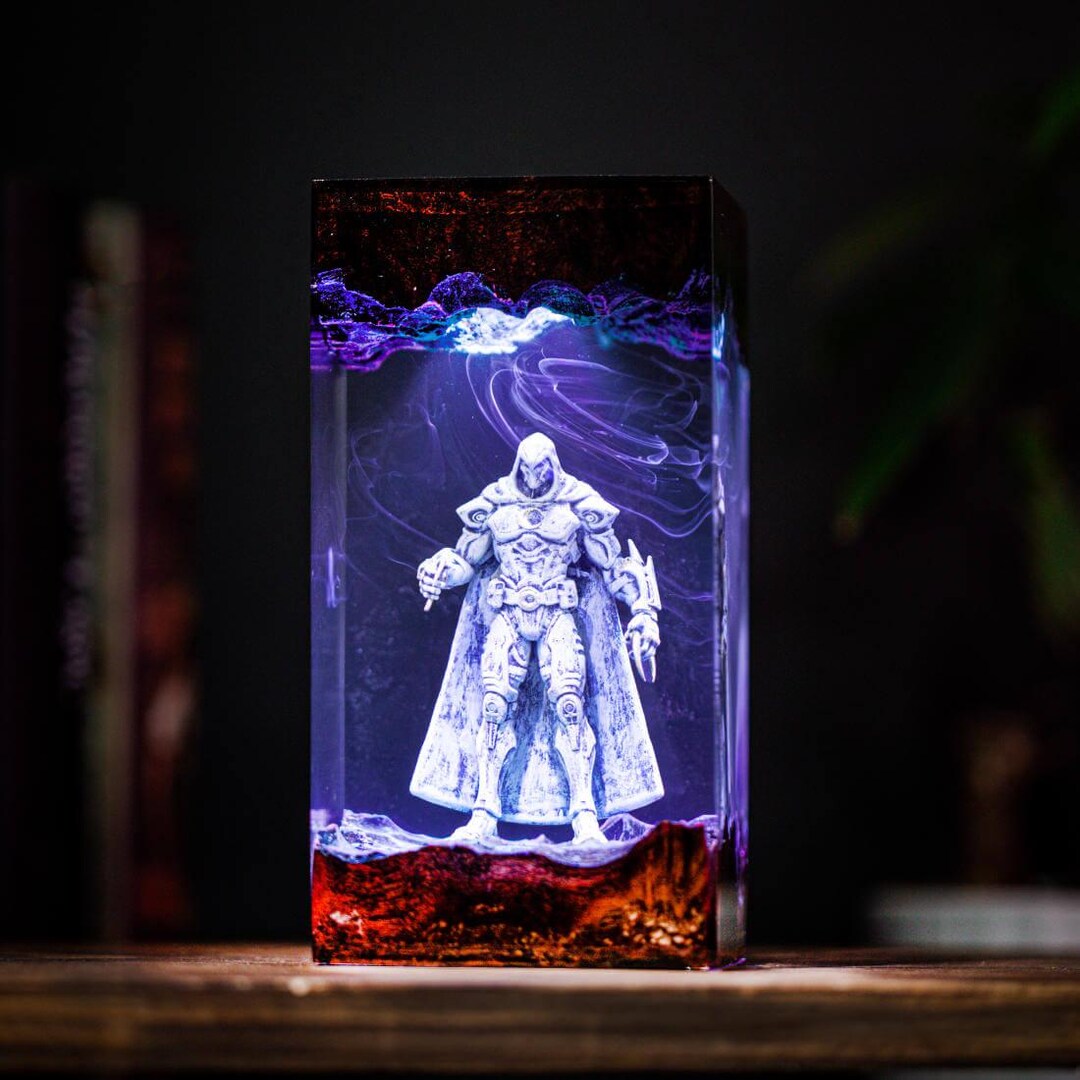 The Watcher of the Night Mo.on Knight LED Epoxy Lamp, Hero Lamp, Resin ...