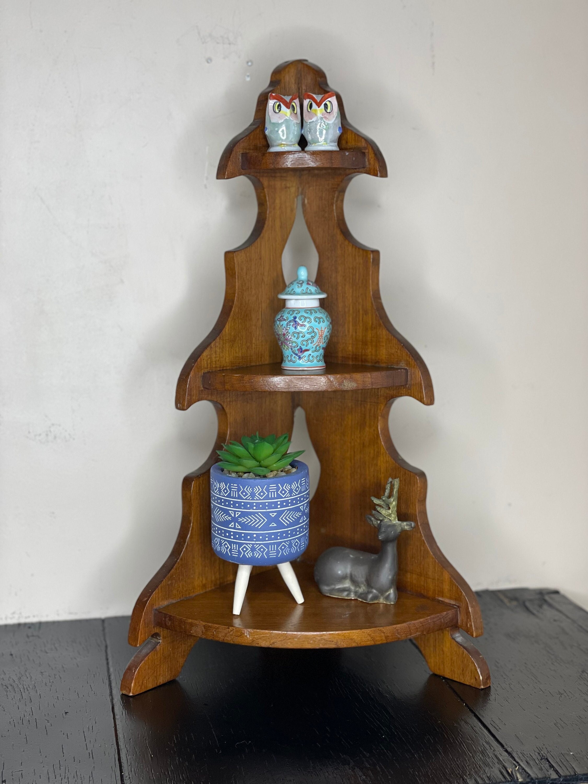 Modern Corner Scroll Design