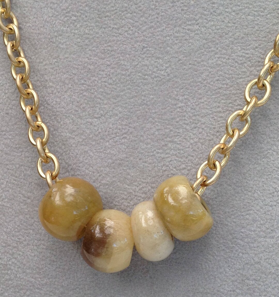 Collar de Jade Simple / Color Rubio Arena del Desierto / Natural Light ...
