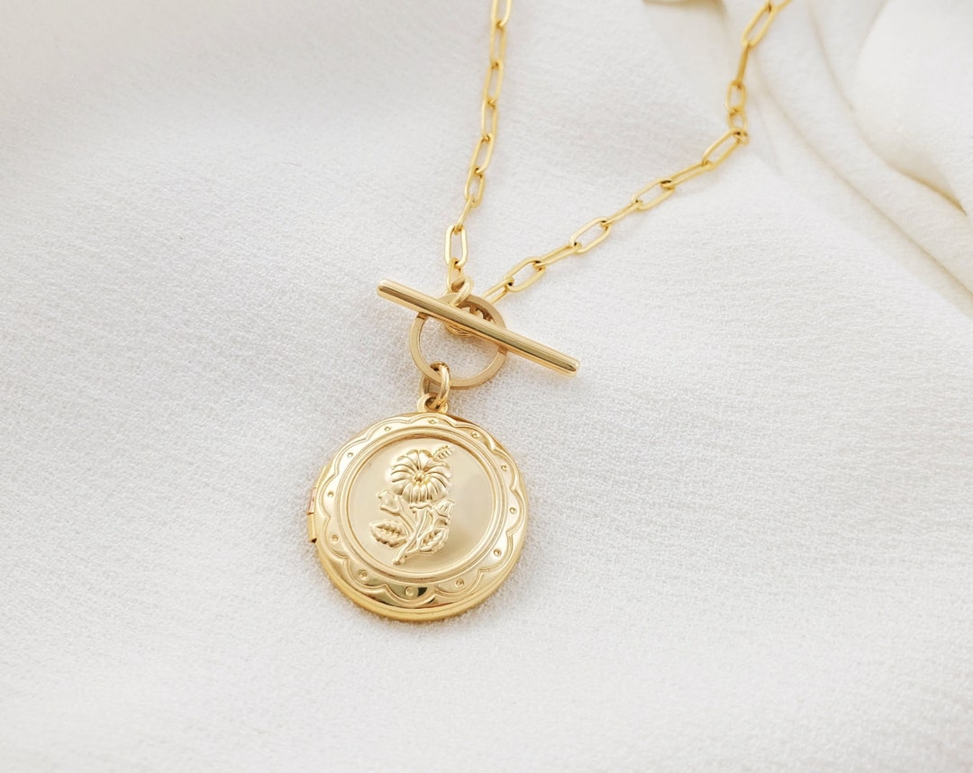 GOLD PHOTO LOCKET Opened Round Picture Locket, Romantic Victorian Rose ...