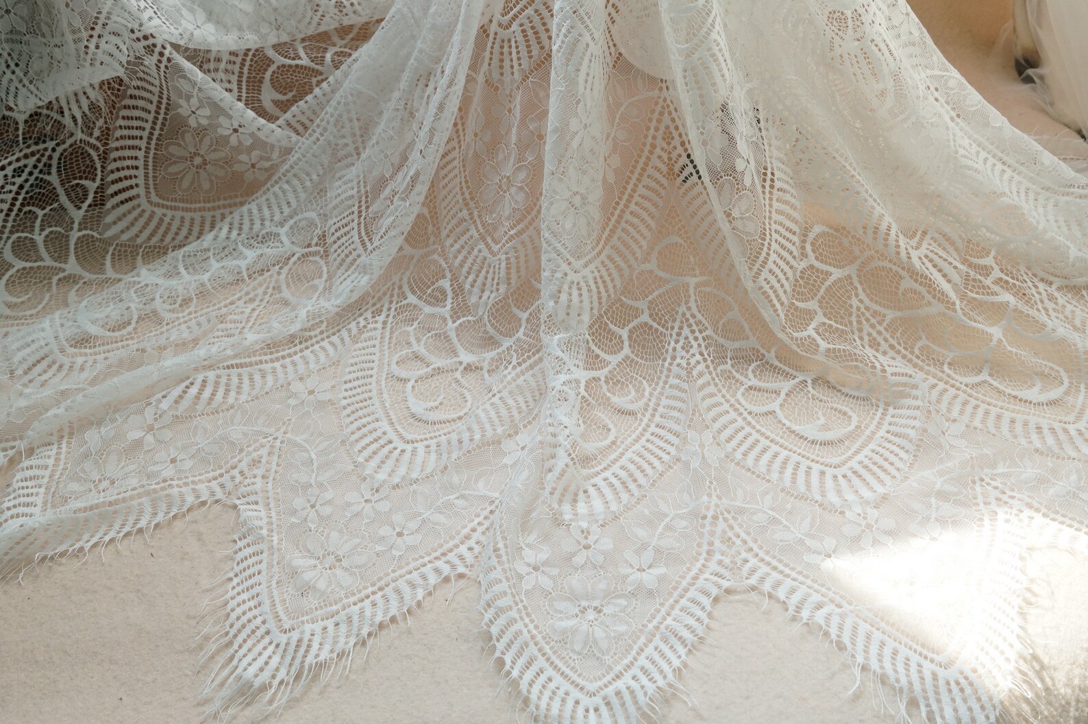 Retro Chantilly Lace Soft Scallop Fabric Black / Off white | Etsy