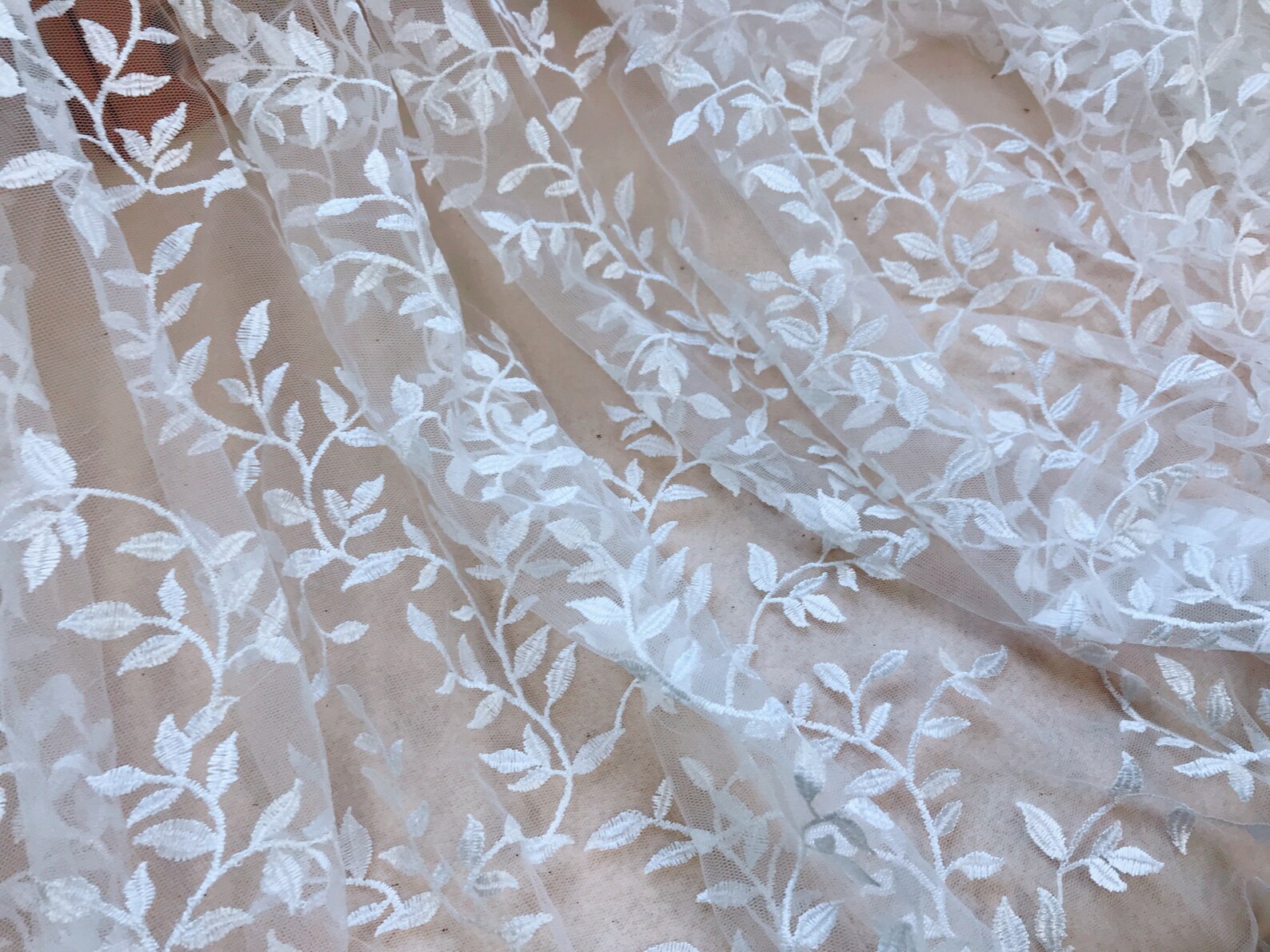 Beautiful Trailing Leaf Design Embroidered Lace Dress Fabric for Prom ...