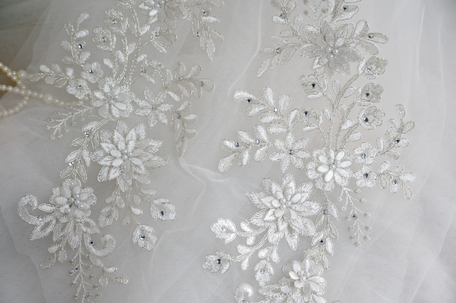 Off White Flower Appliqué, Metallic Silver Applique, Alencon Cord Lace ...