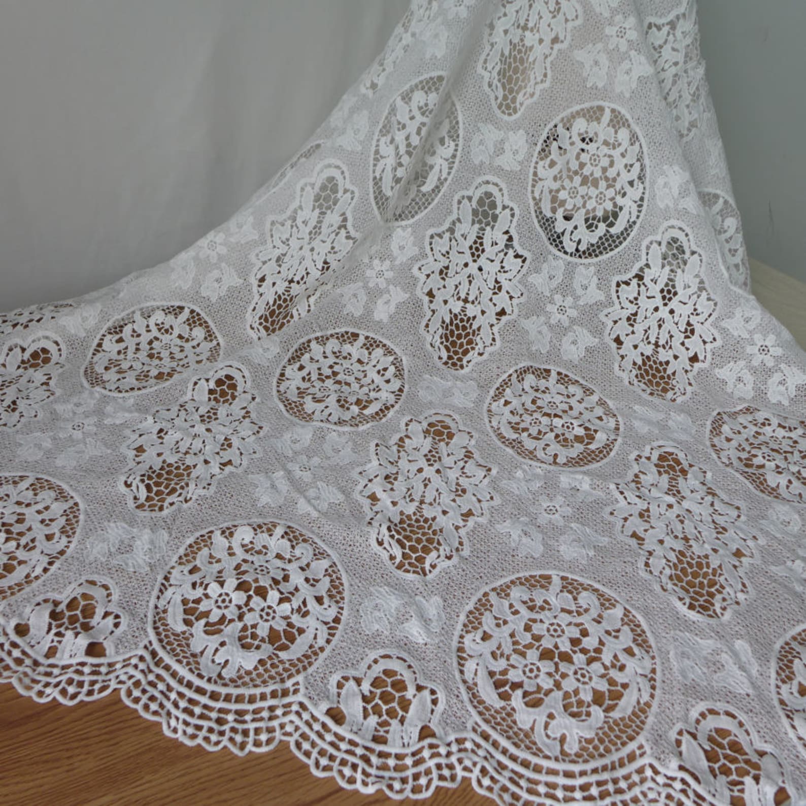 White Scalloped Lace Retro Circle Style Floral Lace Fabric - Etsy
