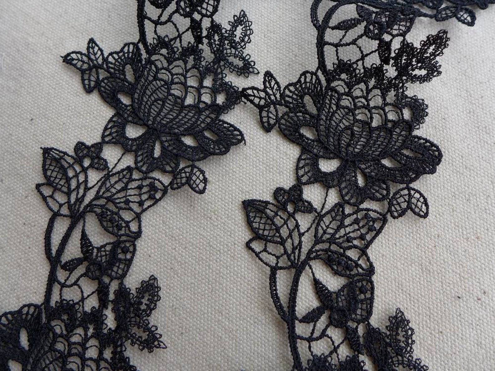 Delicate Black Venice Lace With Rose Applique for Weddings | Etsy