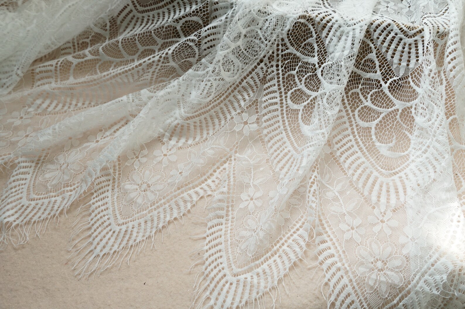 Retro Chantilly Lace Soft Scallop Fabric Black / Off white | Etsy