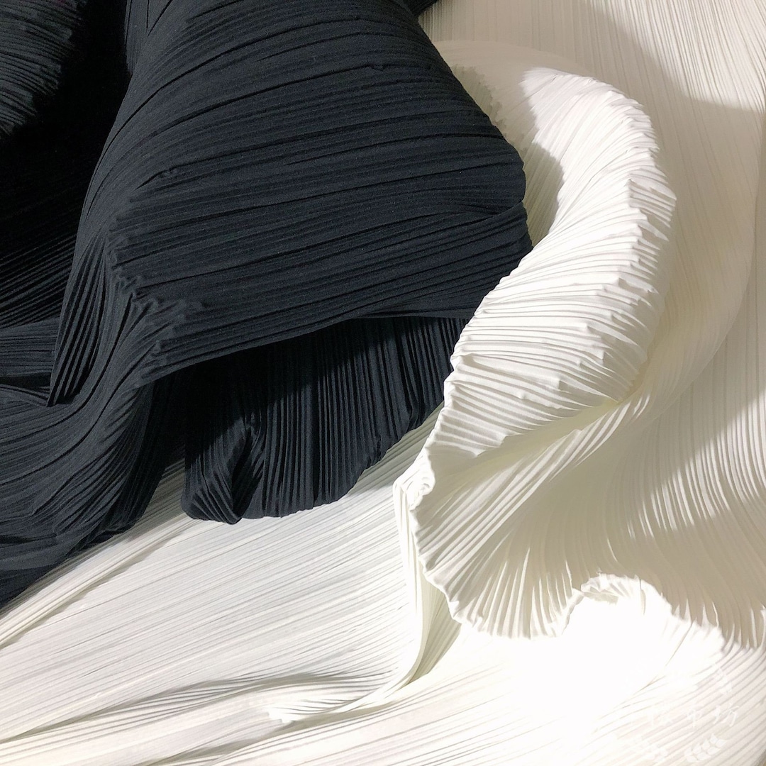 Chic Stiff Pleated Fabric, off White / Black Pleated Polyester Fabric ...
