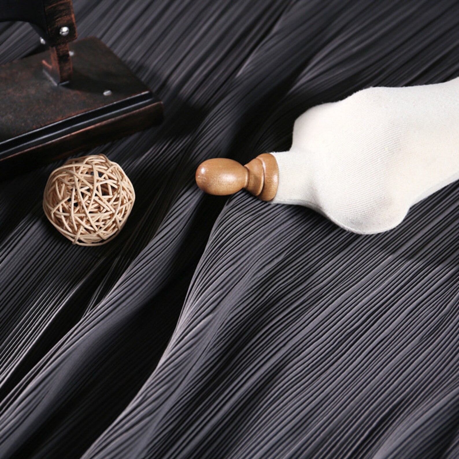 Chic Stiff Pleated Fabric off White / Black Pleated Polyester - Etsy