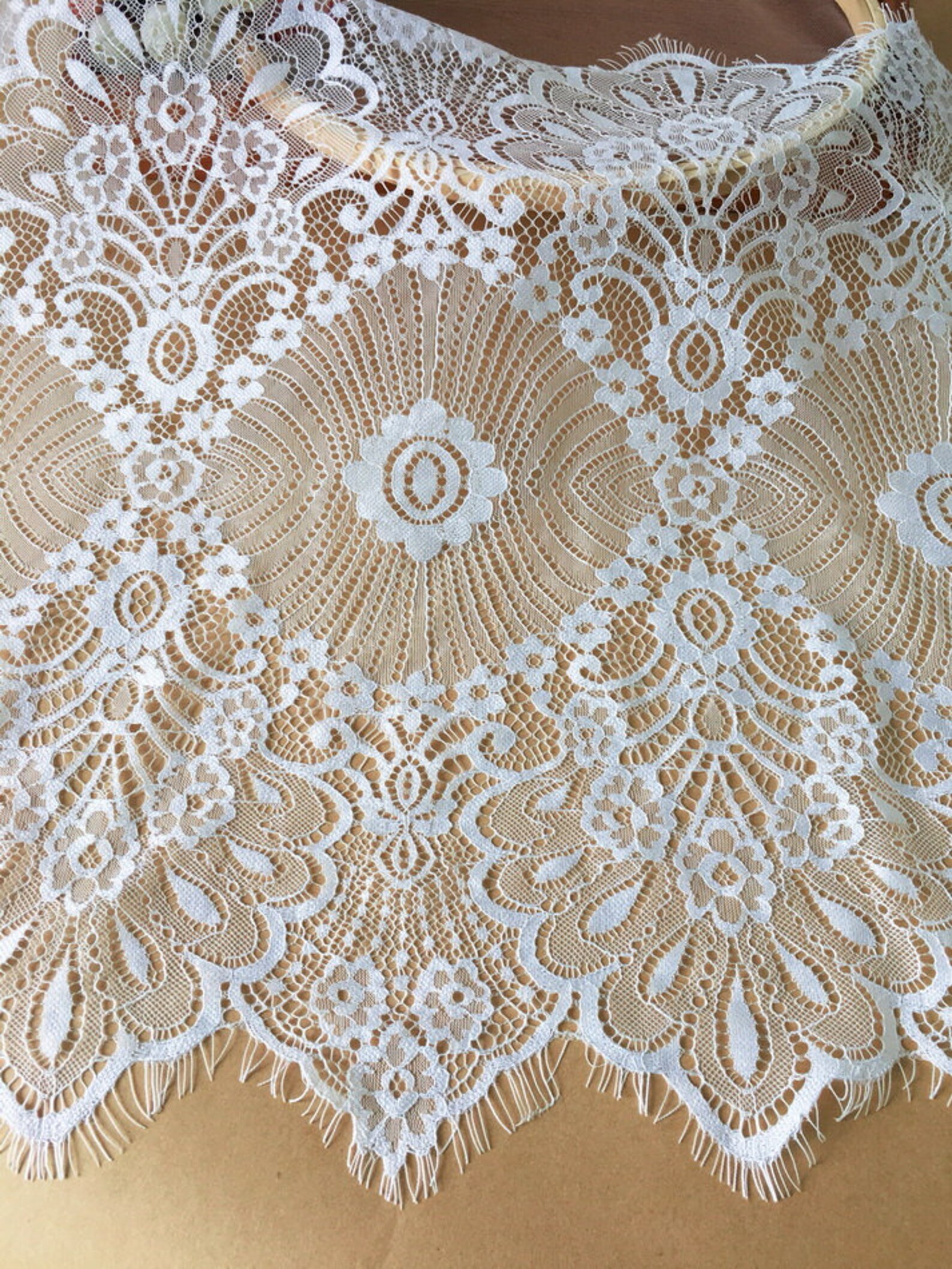 Beautiful Scalloped Lace Soft Chantilly Lace Trim Black / off White ...