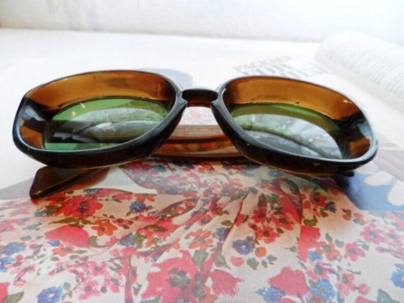 Funky Retro Sun Glasses-Faux Tortoise Shell Frame-Green | Etsy