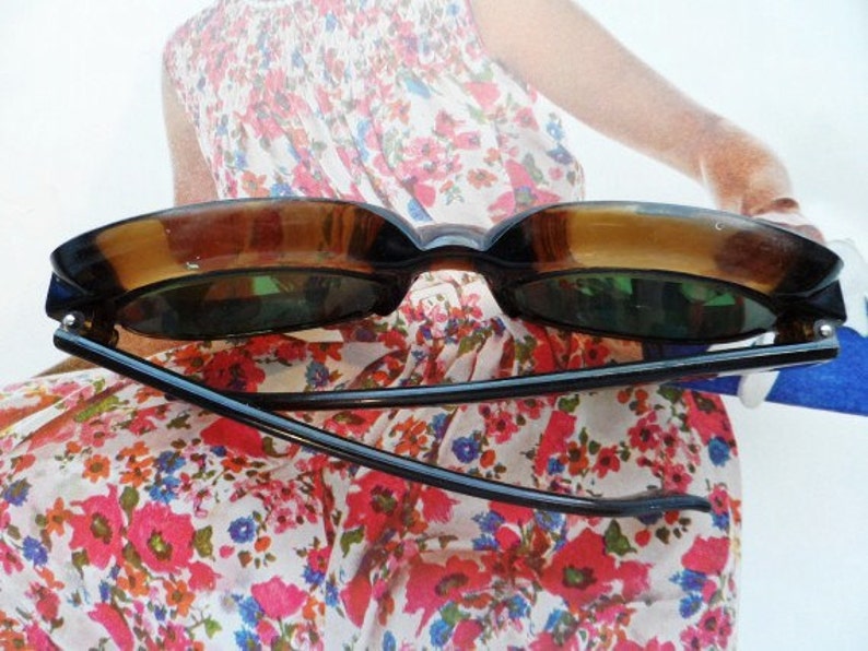 Funky Retro Sun Glasses-Faux Tortoise Shell Frame-Green | Etsy