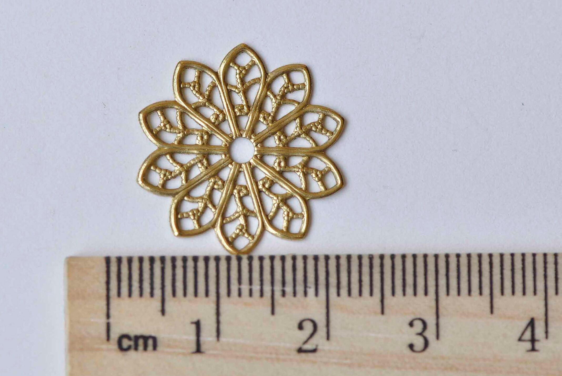 20 Pcs Raw Brass Filigree Snowflake Flower Stamping Floral - Etsy