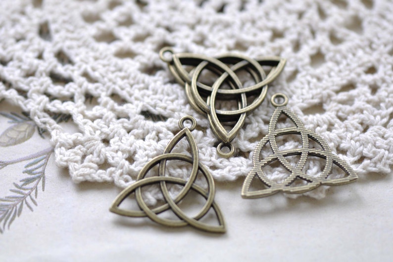 Celtic Knot Charms Antique Bronze Trinity Knot Pendants 30mm - Etsy