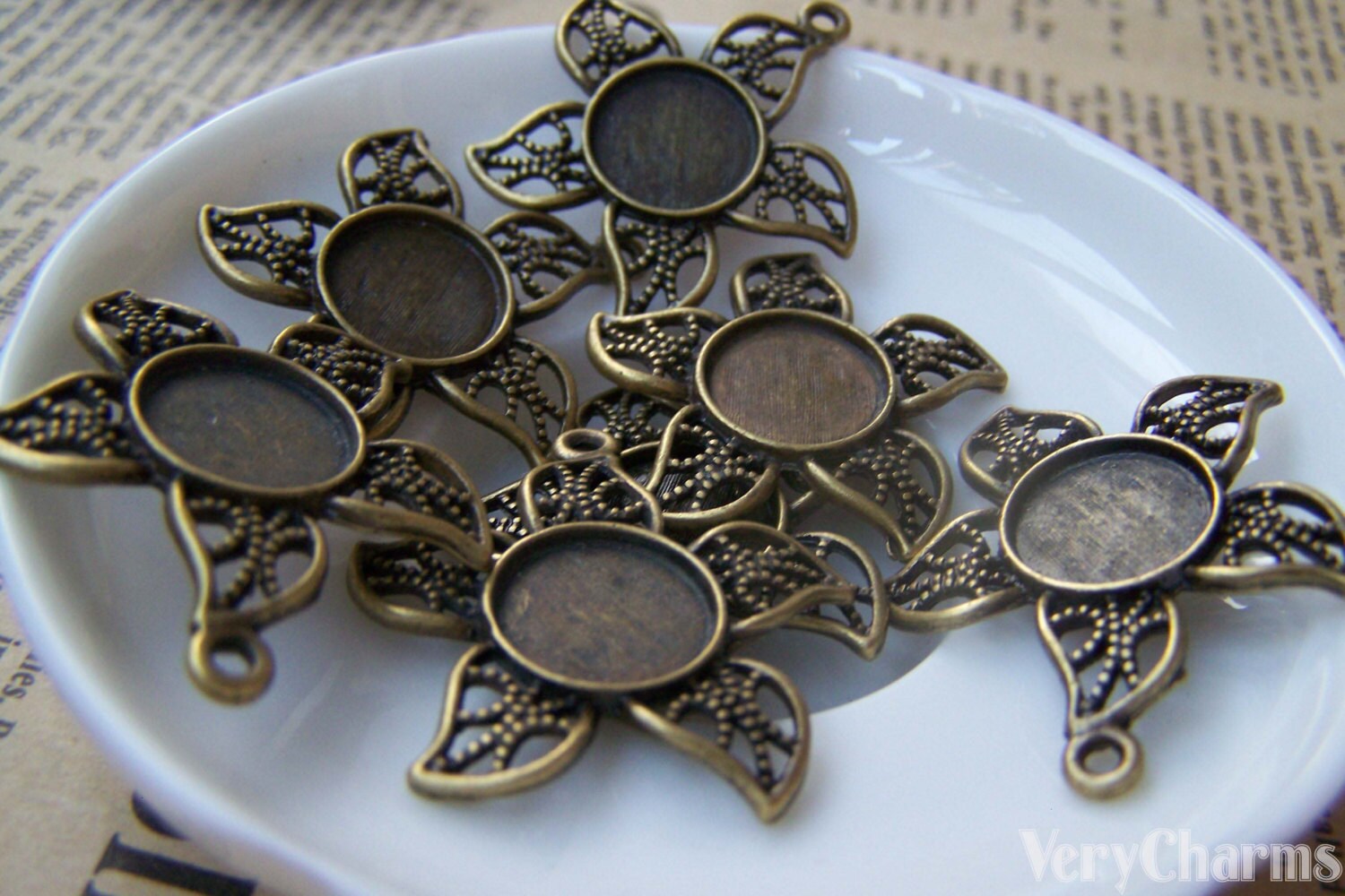 10 Pcs of Antique Bronze Five Leaf Round Base Settings Match - Etsy