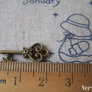 20 Pcs of Antique Bronze Skeleton Key Heart Key Charms 9x21mm A4652 - Etsy