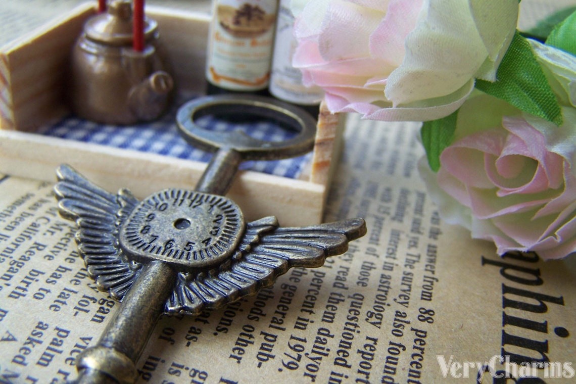10 Pcs of Antique Bronze Time Machine Clock Key Pendants - Etsy