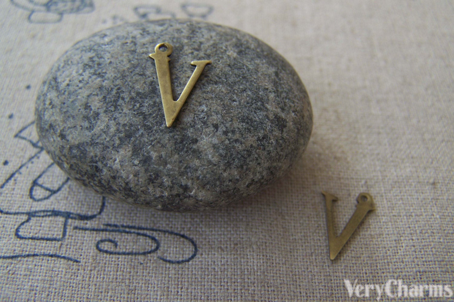 10 Pcs of Antique Bronze Brass Alphabet Letter V Charms - Etsy