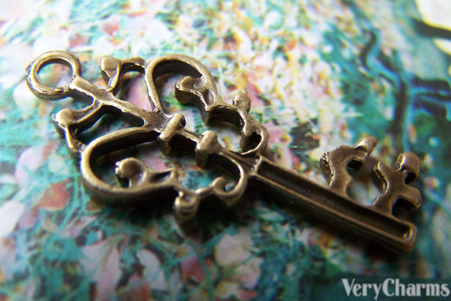 10 Pcs of Antique Bronze Skeleton Key Charms Pendants 16x36mm - Etsy