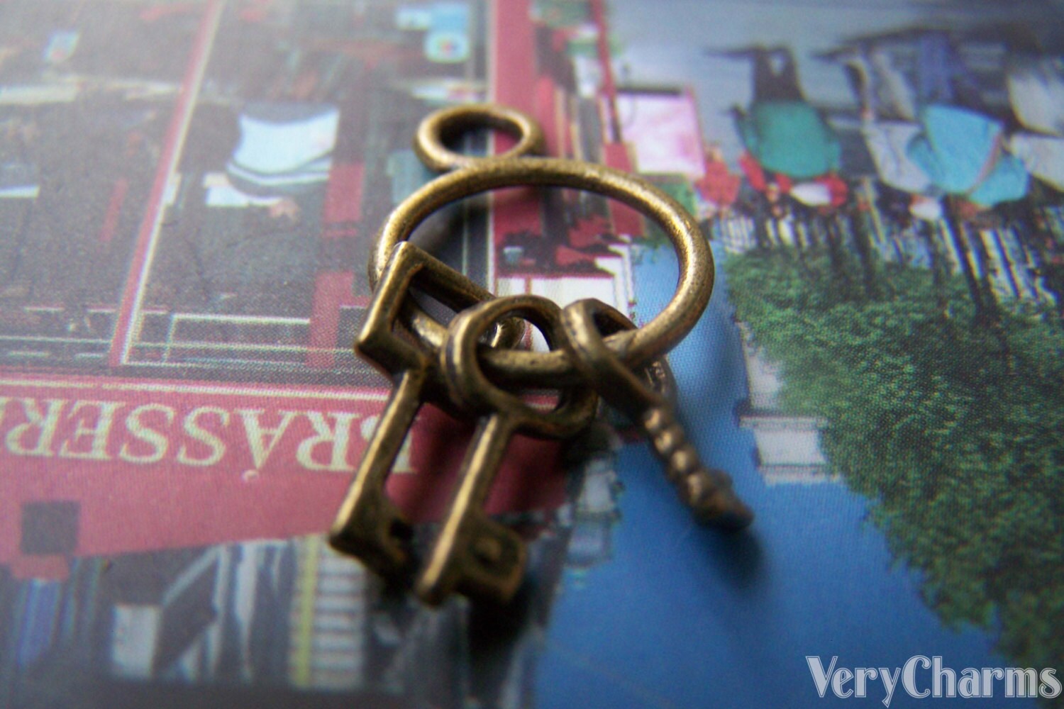 10 Pcs of Antique Bronze Keychain With Three Vintage Keys - Etsy