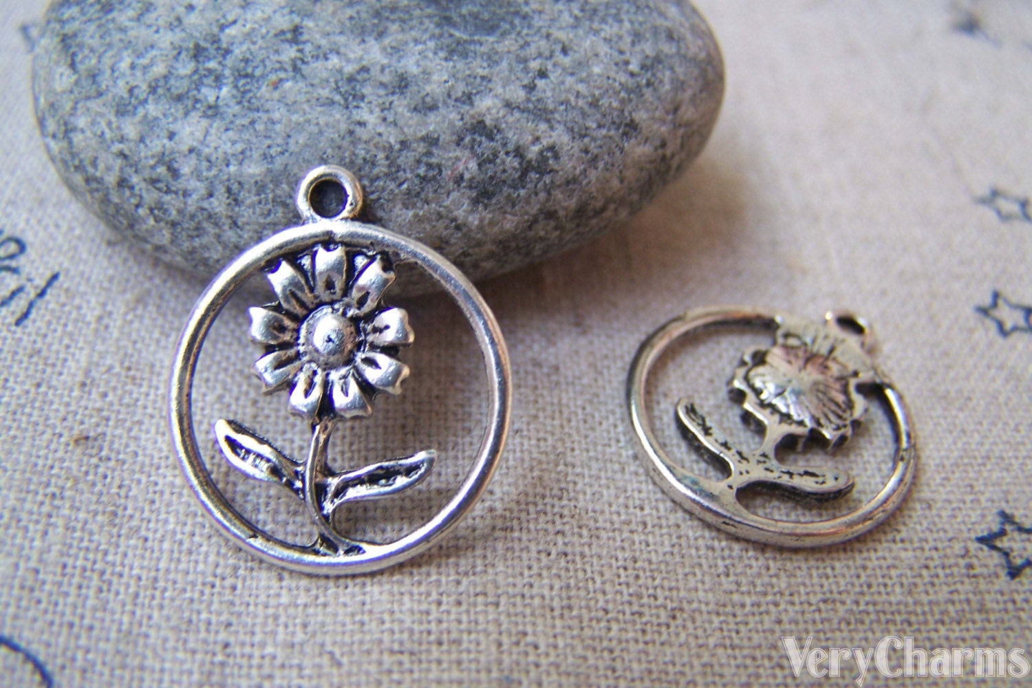 10 Pcs of Antique Silver Flower Ring Charms 18x21mm A972 | Etsy