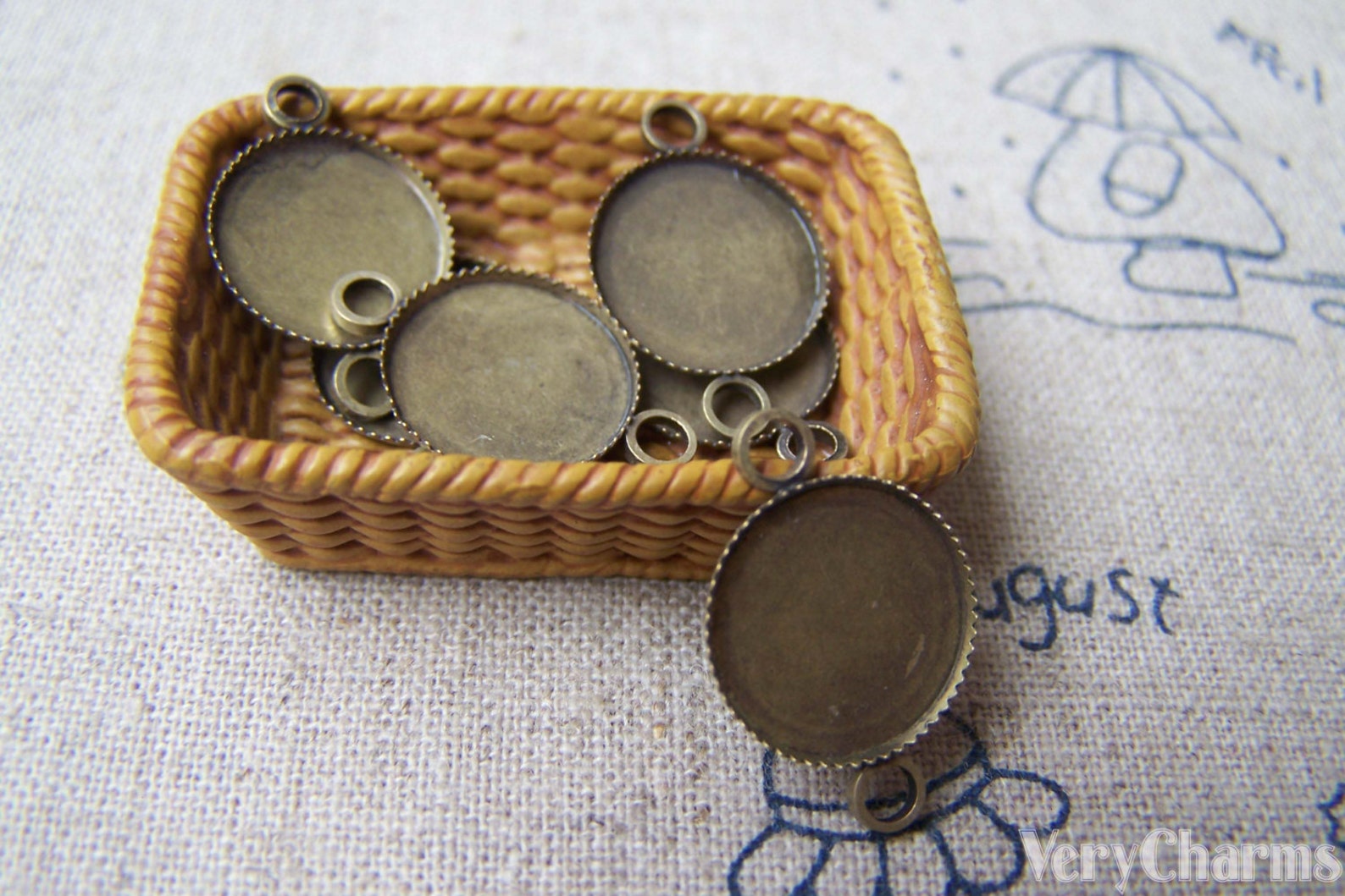 10 Pcs of Antique Bronze Brass Round Sawtooth Base Settings Connector ...