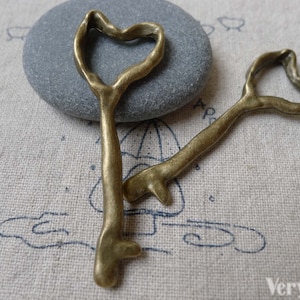 6 Pcs of Antique Bronze Irregular Heart Skeleton Key Charms Pendants ...