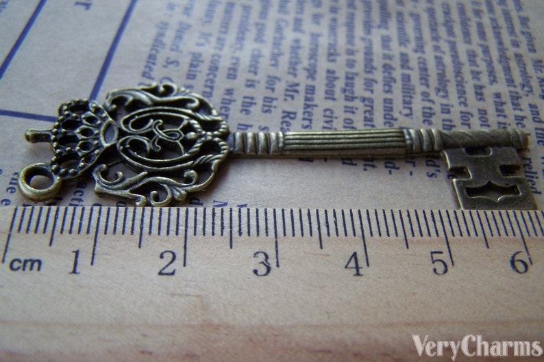 10 Pcs of Antique Bronze Filigree Crown Skeleton Key Pendants | Etsy