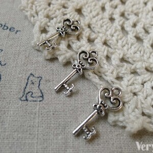 20 Pcs of Antique Silver Skeleton Key Heart Key Charms 9x21mm A6455 - Etsy