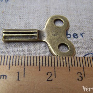 6 Pcs of Antique Bronze Clock Winding Key Charms Pendants 22x27mm A204 ...