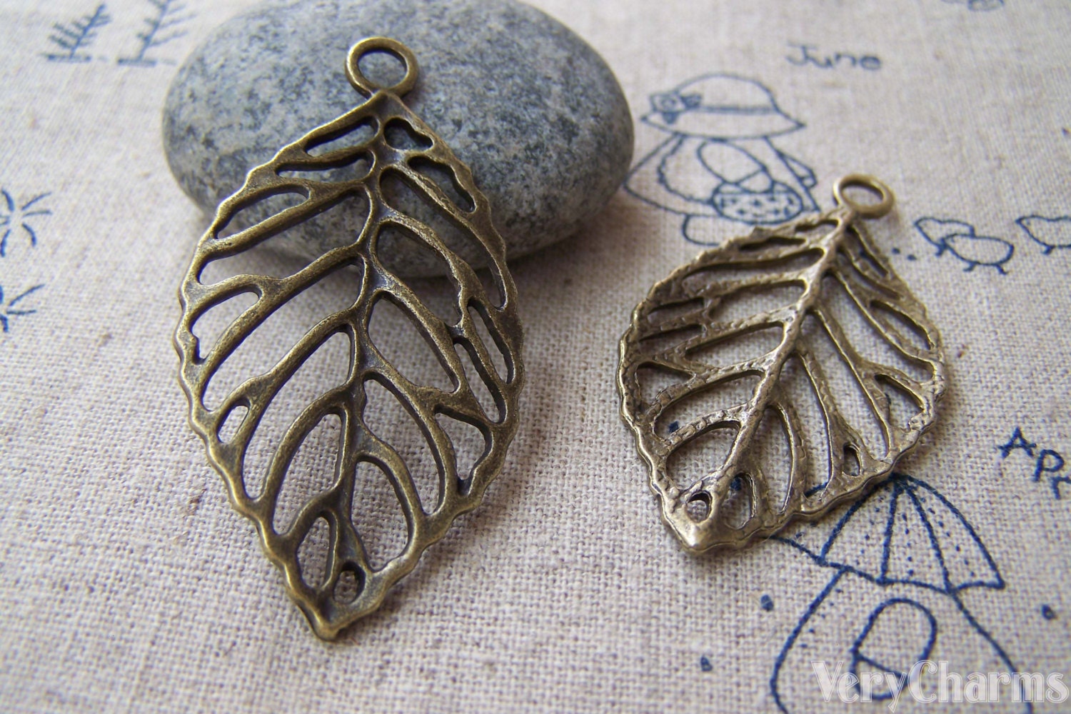 10 pcs Antique Bronze Filigree Leaf Pendants Charms 26x44mm | Etsy