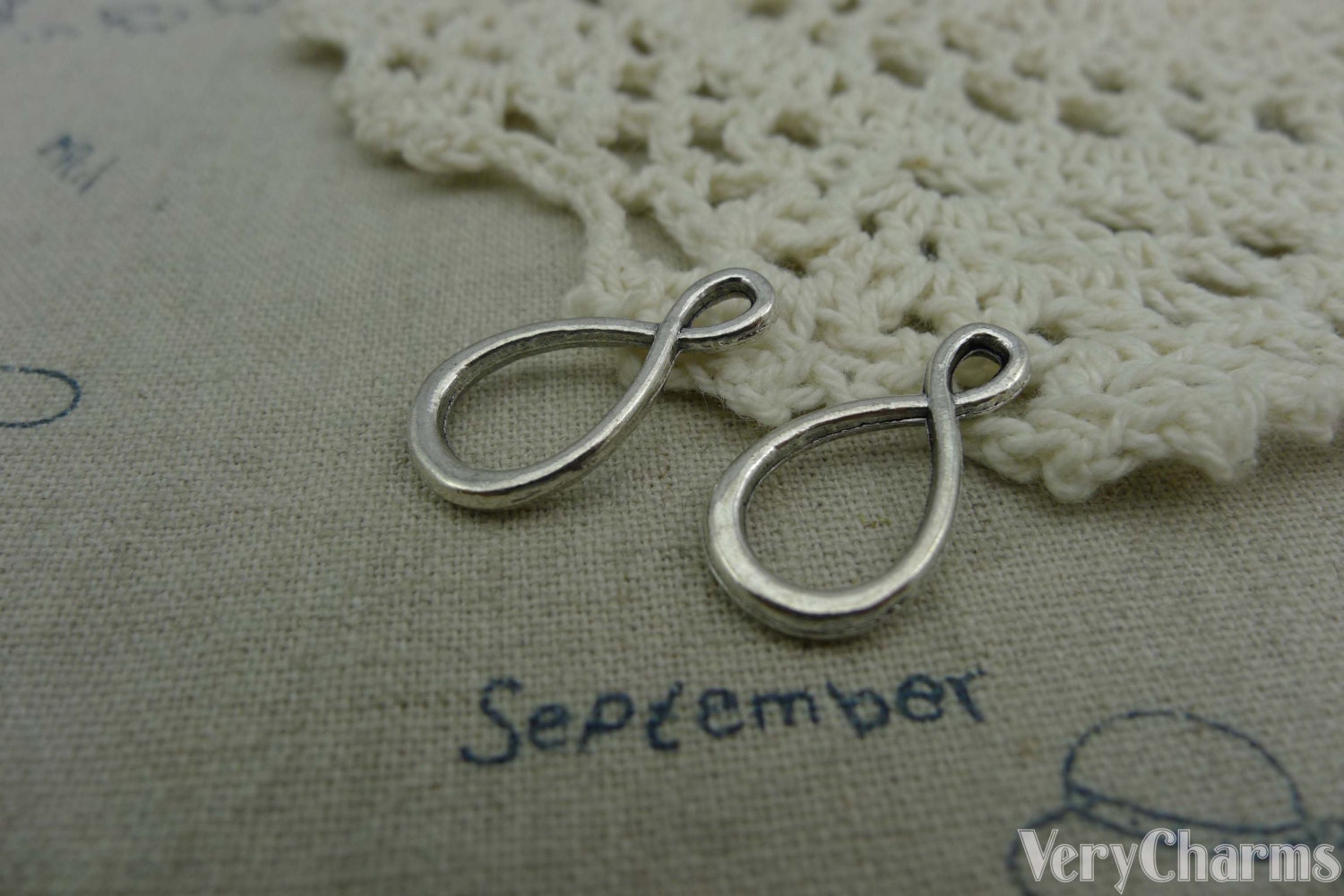 30 Pcs of Antique Silver Figure 8 Connector Charms 11x21mm | Etsy