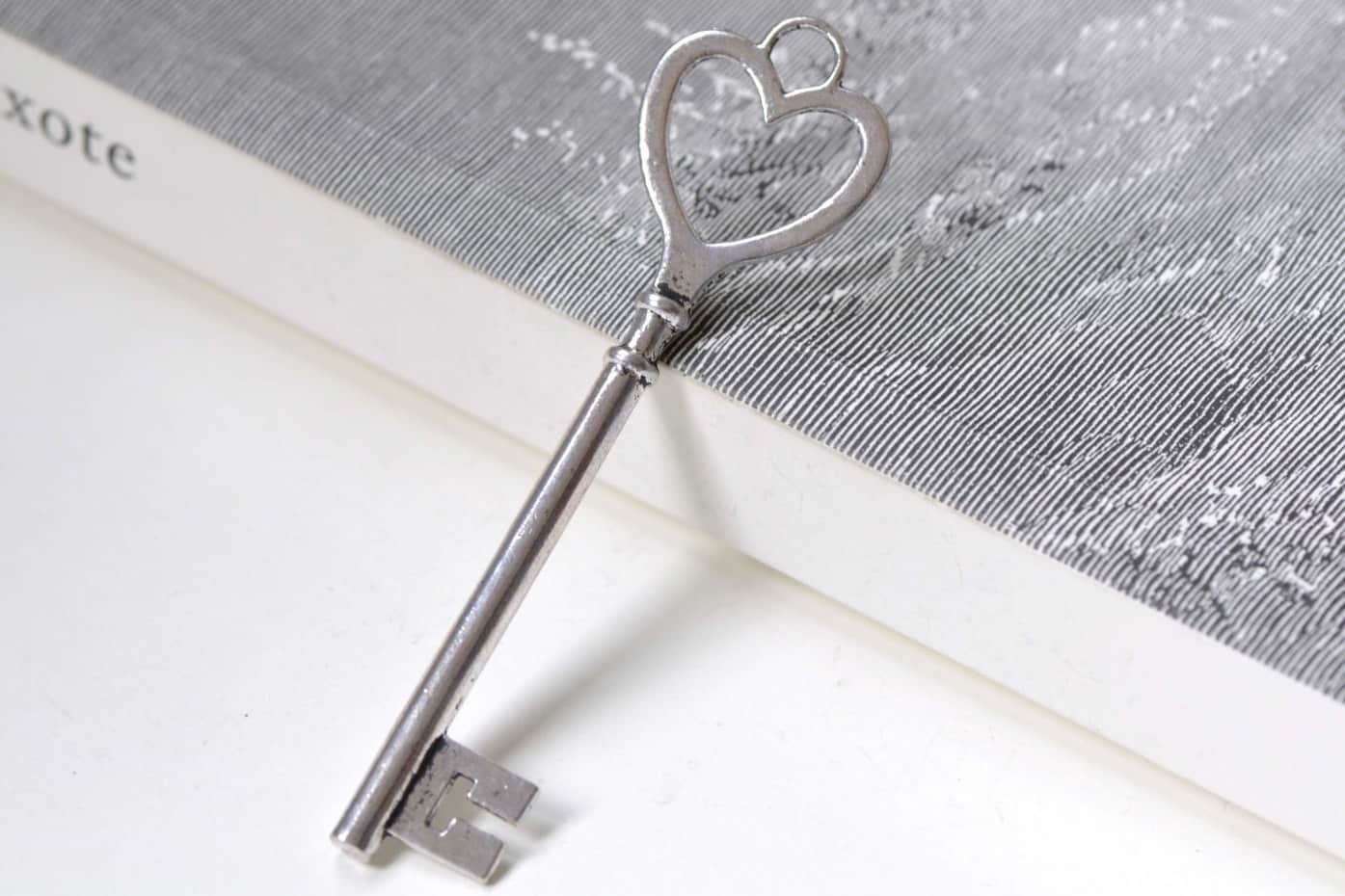 6 Pcs of Antique Silver HUGE Heart Key Pendants Charms 22x84mm - Etsy