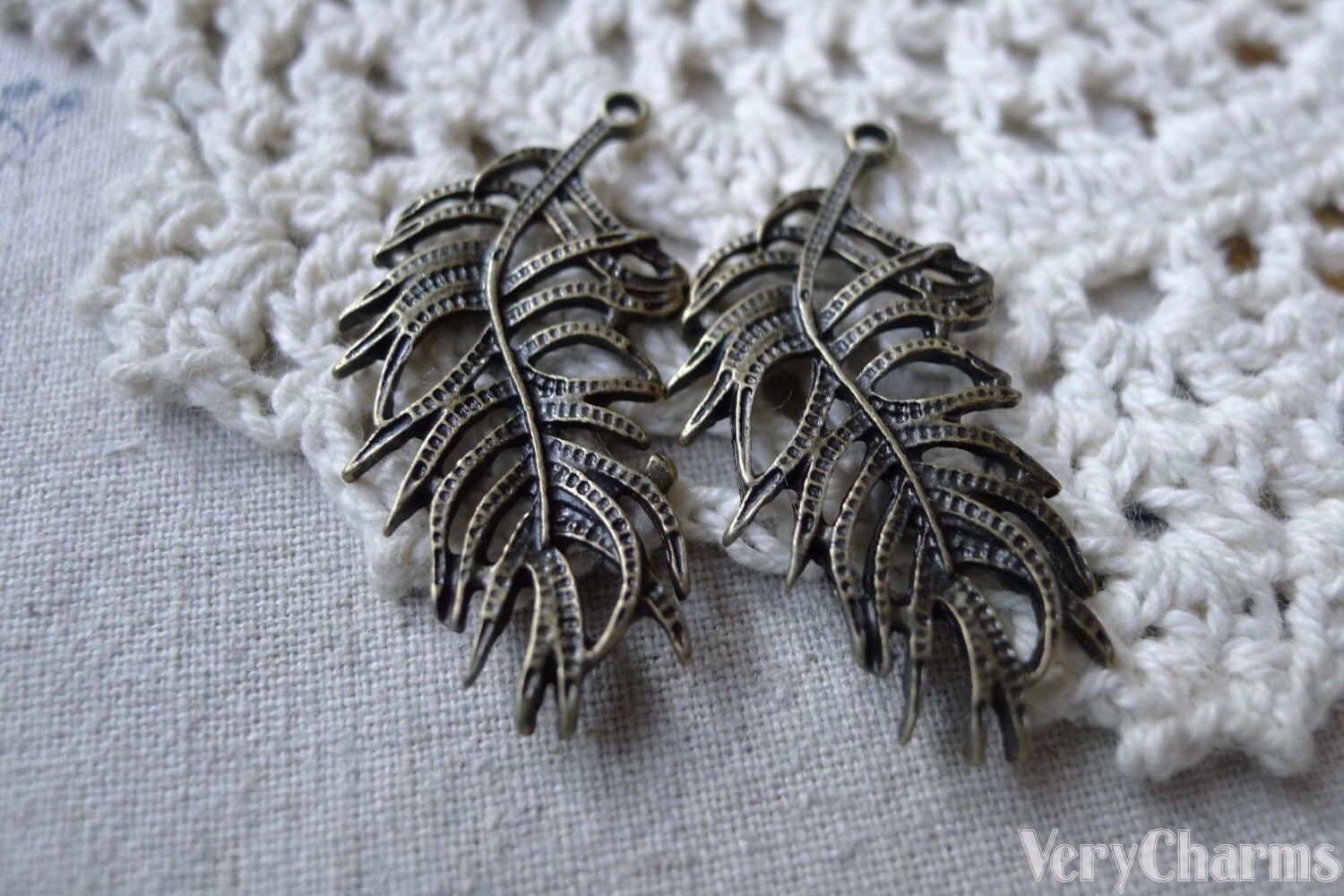 10 Pcs of Antique Bronze Filigree Feather Charms 19x37mm A7737 - Etsy