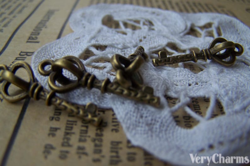 20 Pcs of Antique Bronze Crown Skeleton Key Charms 8x23mm A186 - Etsy
