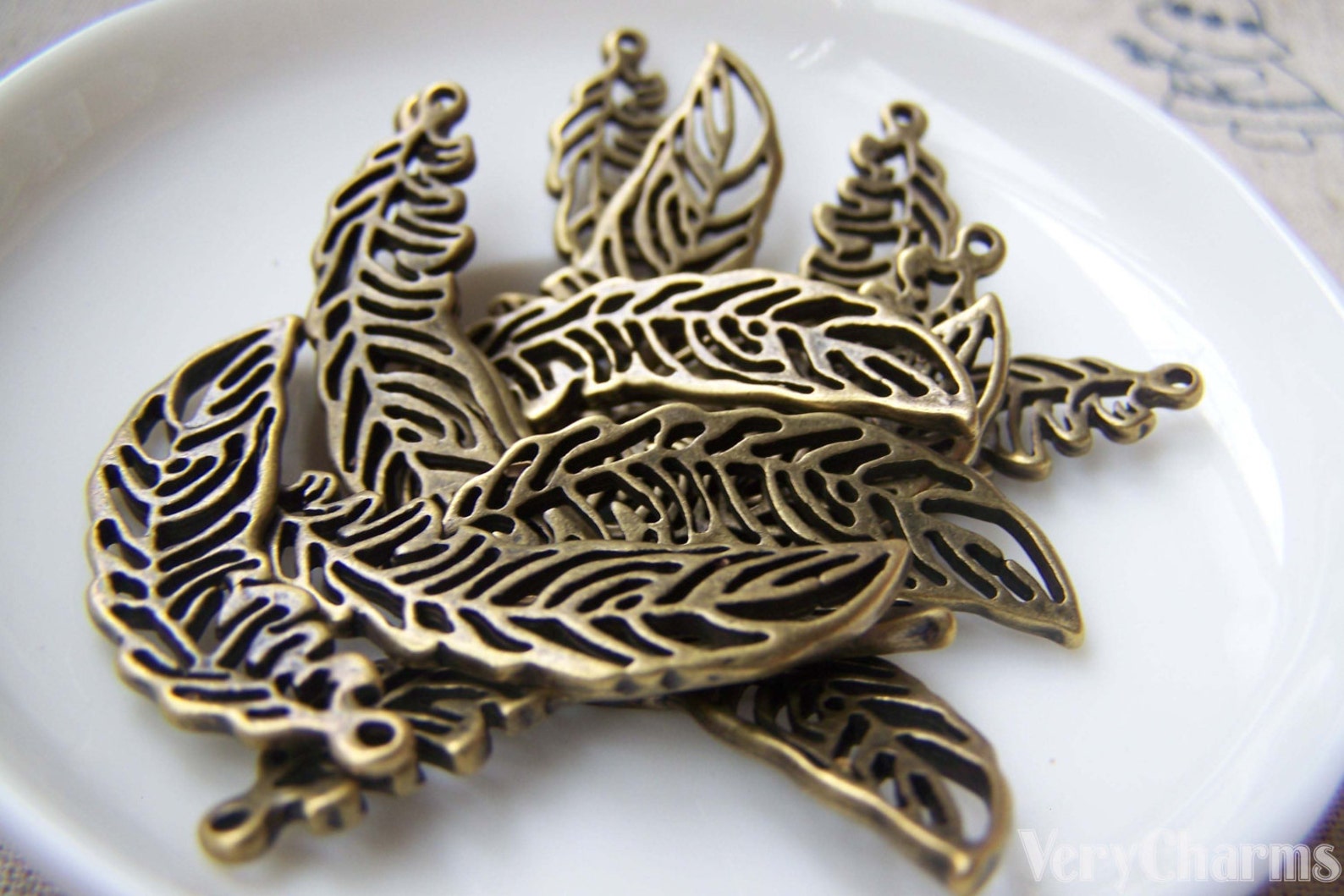 10 Pcs of Antique Bronze Filigree Feather Charms Pendants 12x36mm A402 ...
