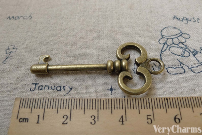 10 Pcs of Antique Bronze Crown Key Pendants Charms 24x56mm | Etsy