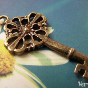 10 Pcs of Antique Bronze Skeleton Key Charms 18x39mm A168 - Etsy