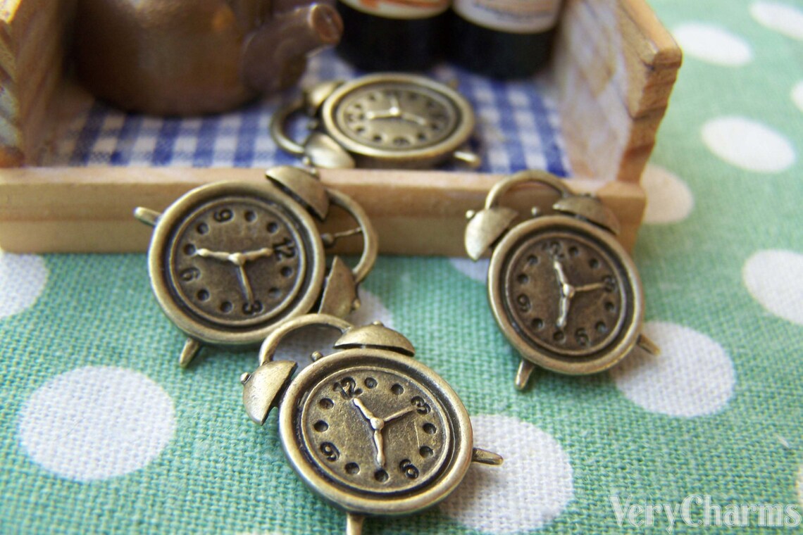 10 Pcs of Antique Bronze Alarming Heart Clock Charms 13.5x17.5mm A1641 ...